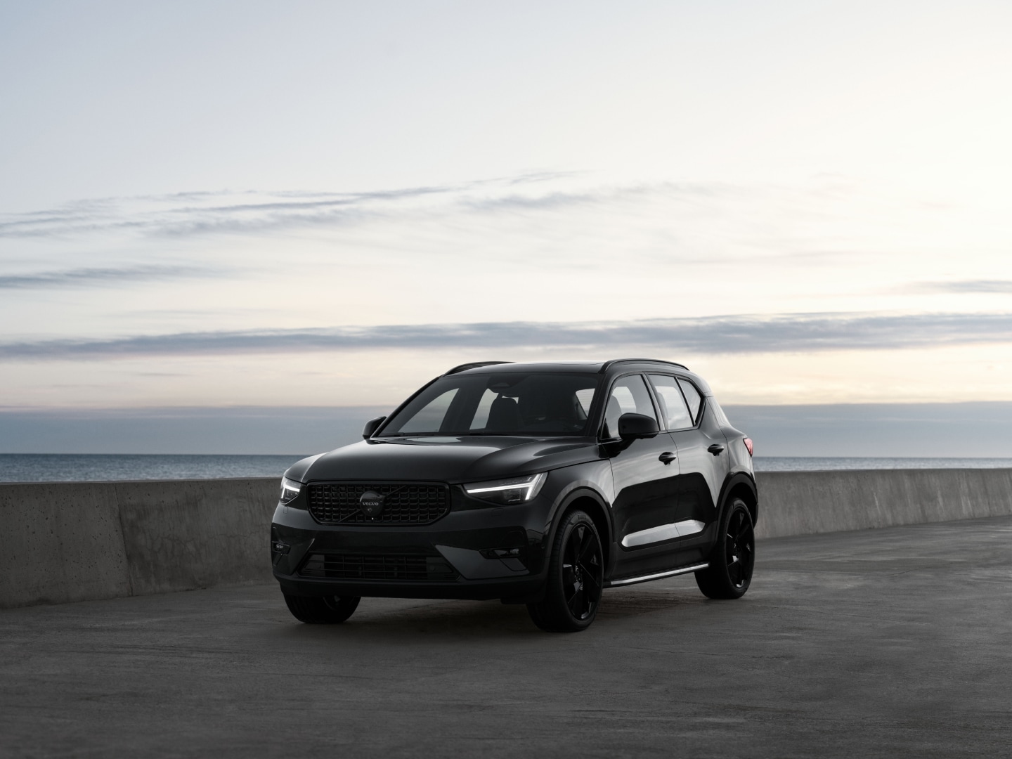 Volvo XC40 Black Edition | Black hybrid SUV | Volvo Cars